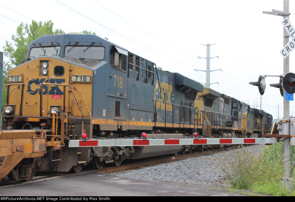CSXT 718 on CSX Q620-07